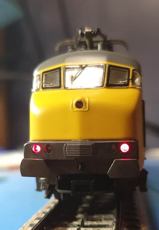 Motorpost in de ombouw